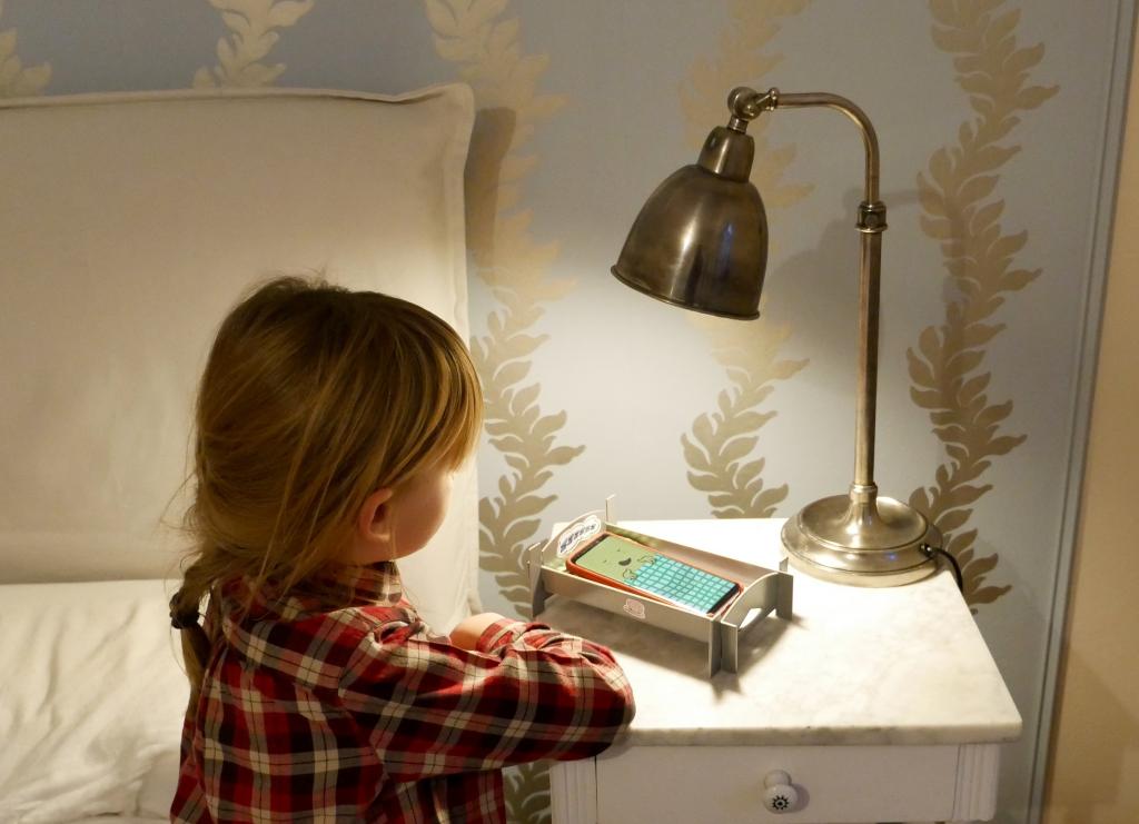 Digital abschalten lernen für Kinder: Das Handybett + App